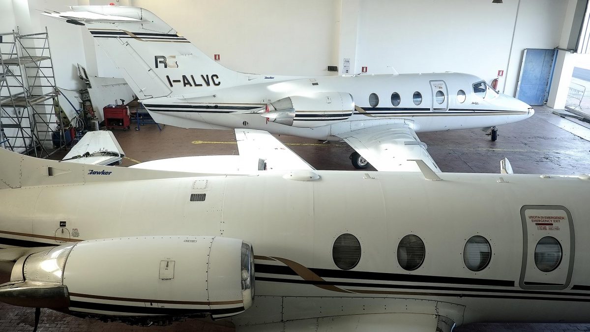 6 reasons why (most) private jets are white – Slam Air